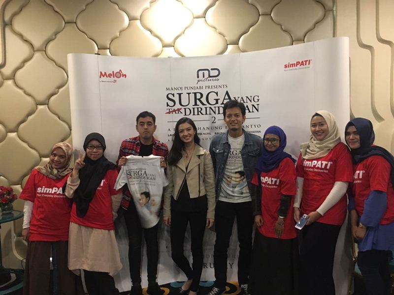 Telkomsel Ajak Pelanggan Nonton Bareng Film Surga Yang Tak Dirindukan 2 ... Telkomsel Ajak Pelanggan Nonton Bareng Film Surga Yang Tak Dirindukan 2 ...