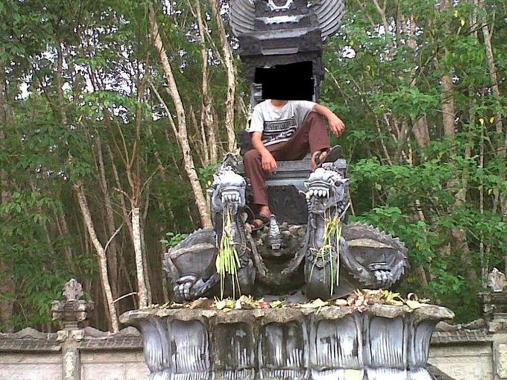 Viral! Bocah ini Jadi Bulan-Bulanan Netizen Setelah Unggah Foto Duduki ... Viral! Bocah ini Jadi Bulan-Bulanan Netizen Setelah Unggah Foto Duduki ...