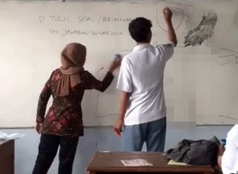 Miris! Murid Laki-laki Bikin Gambar Tak Senonoh di Papan Tulis, Cuek Meski Ada Guru - Rancah Post